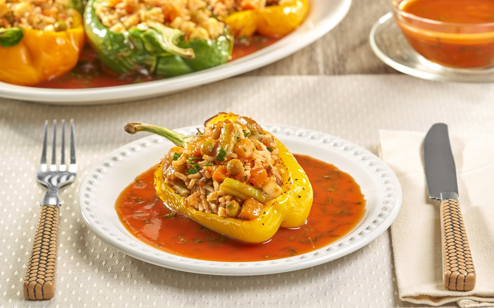 Pimientos rellenos de verduras y arroz